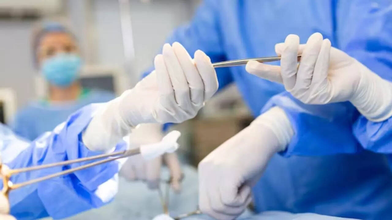 Doctor Leaves Surgical Mop Inside Woman’s Stomach During C-Section in ...