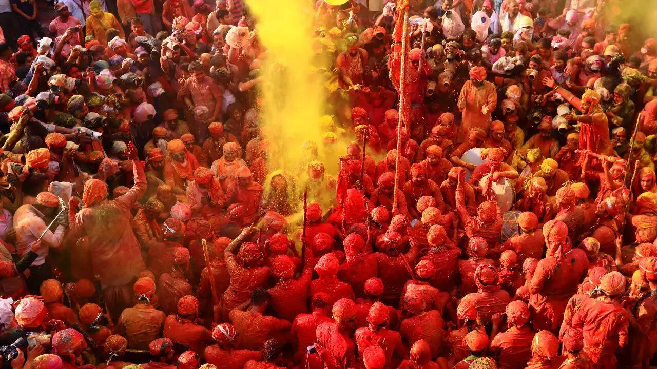 Holi 2025: Dhulandi Date, Holika Dahan Timing, Shubh Muhurat, and Puja ...