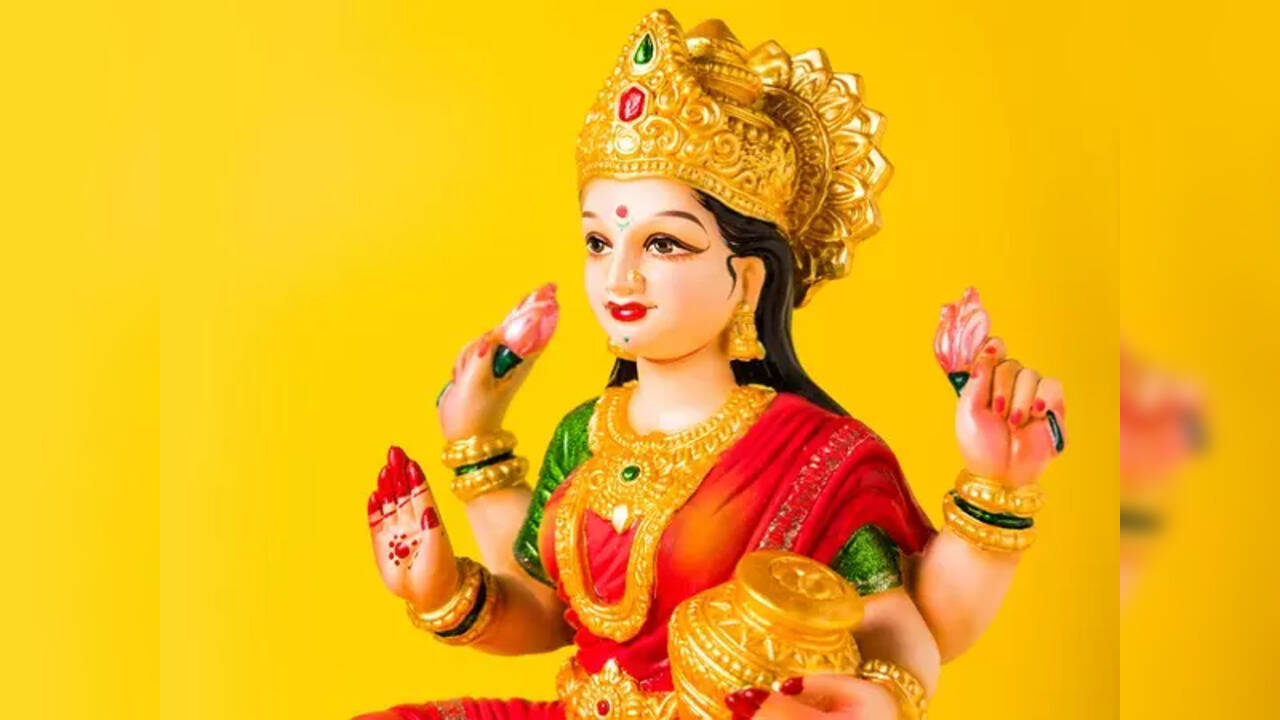 Mantras for wealth, fortune and prosperity: Chant these verses dedicated to Goddess Lakshmi ...