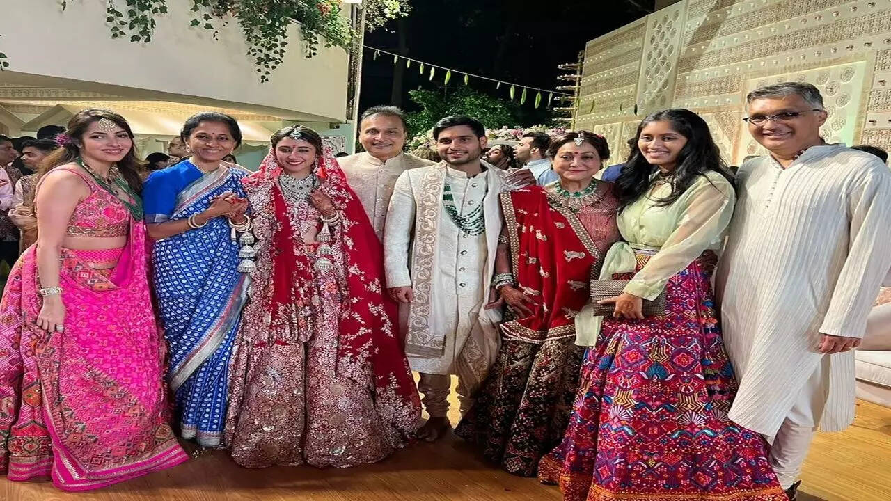 Jai Anmol Ambani, Khrisha Shah are married! Bachchans, Hema Malini ...