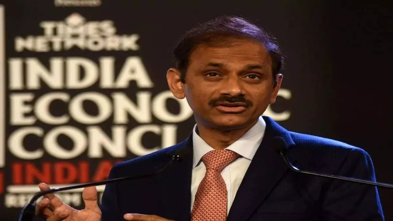 IDFC First Bank MD and CEO gifts his 5 lakh shares, 2nd time in less ...