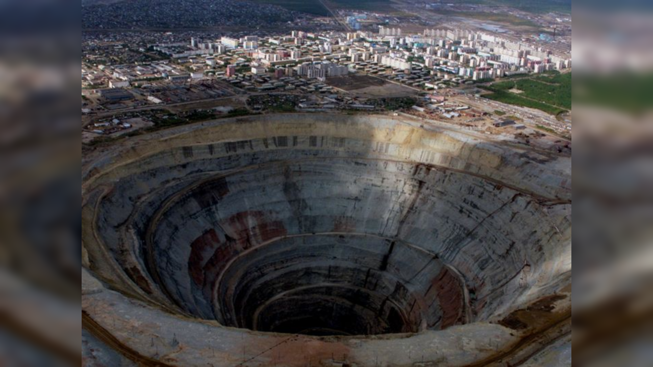 Russia: Mirny diamond mine in Siberia is so deep that it can suck ...