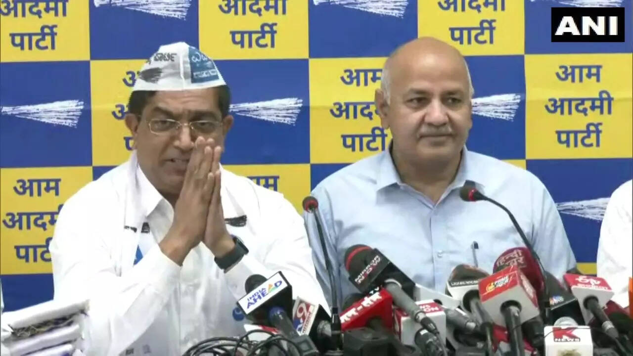 Former Karnataka ADGP B Bhaskar Rao joins Aam Aadmi Party