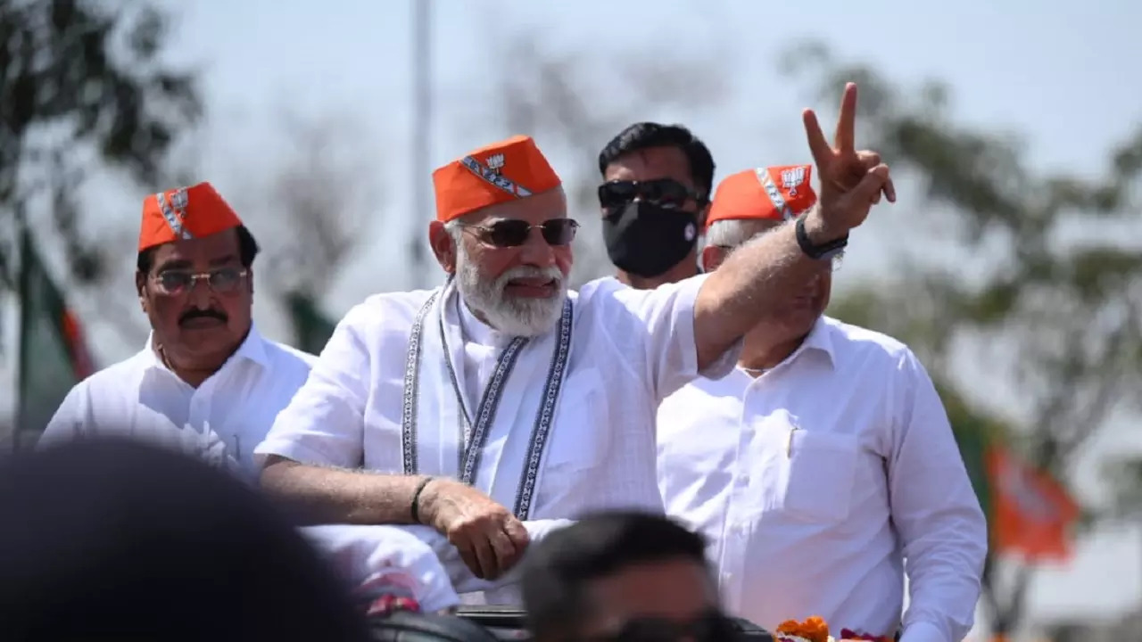 Saffron cap first worn by PM Modi becomes part of BJP workers' attire ...