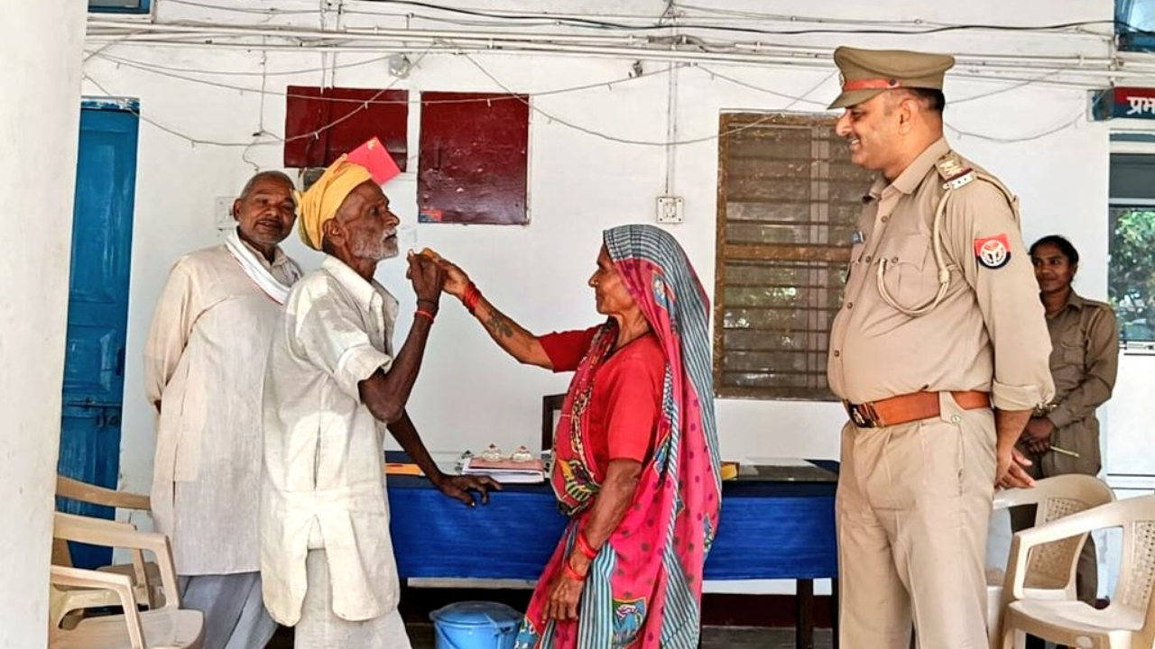 Viral video: This dada-dadi went to police station after a fight ...