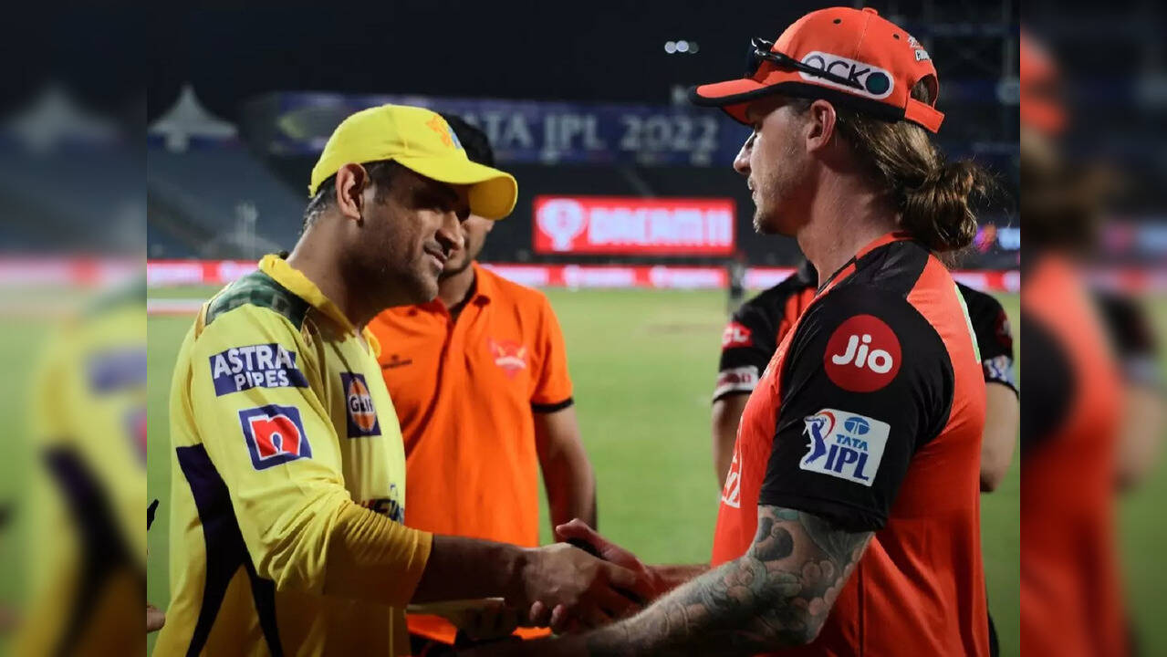 Fanboy Dale Steyn: Picture of former SA pacer taking MS Dhoni’s ...