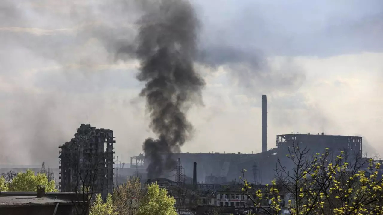 UN sends rescue convoy to evacuate civilians from Azovstal steel plant ...