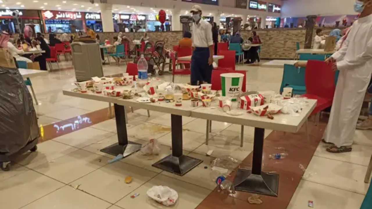 'Literally trashy': Family leaves behind entire table of rubbish at KFC ...