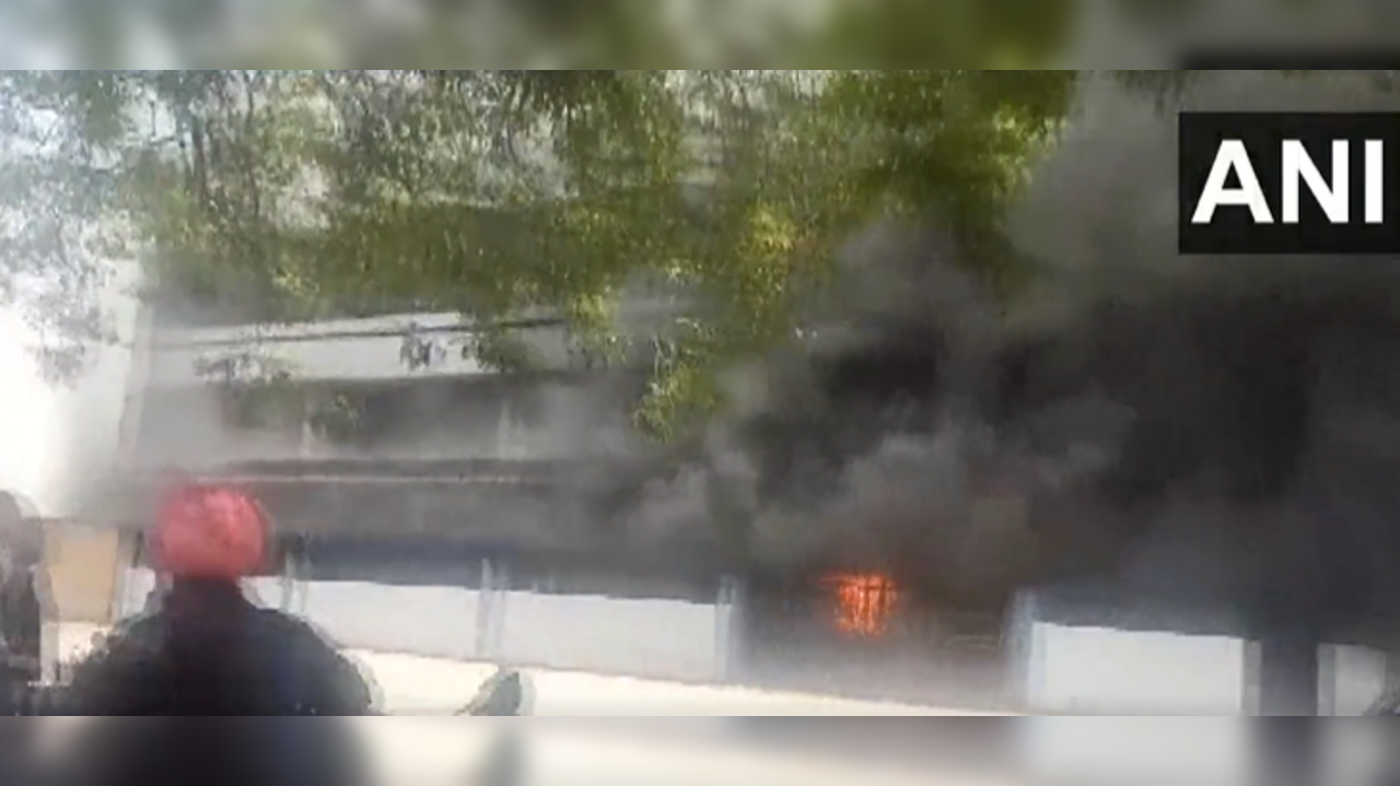 Punjab: Massive fire breaks out in Guru Nanak Dev Hospital in Amritsar ...