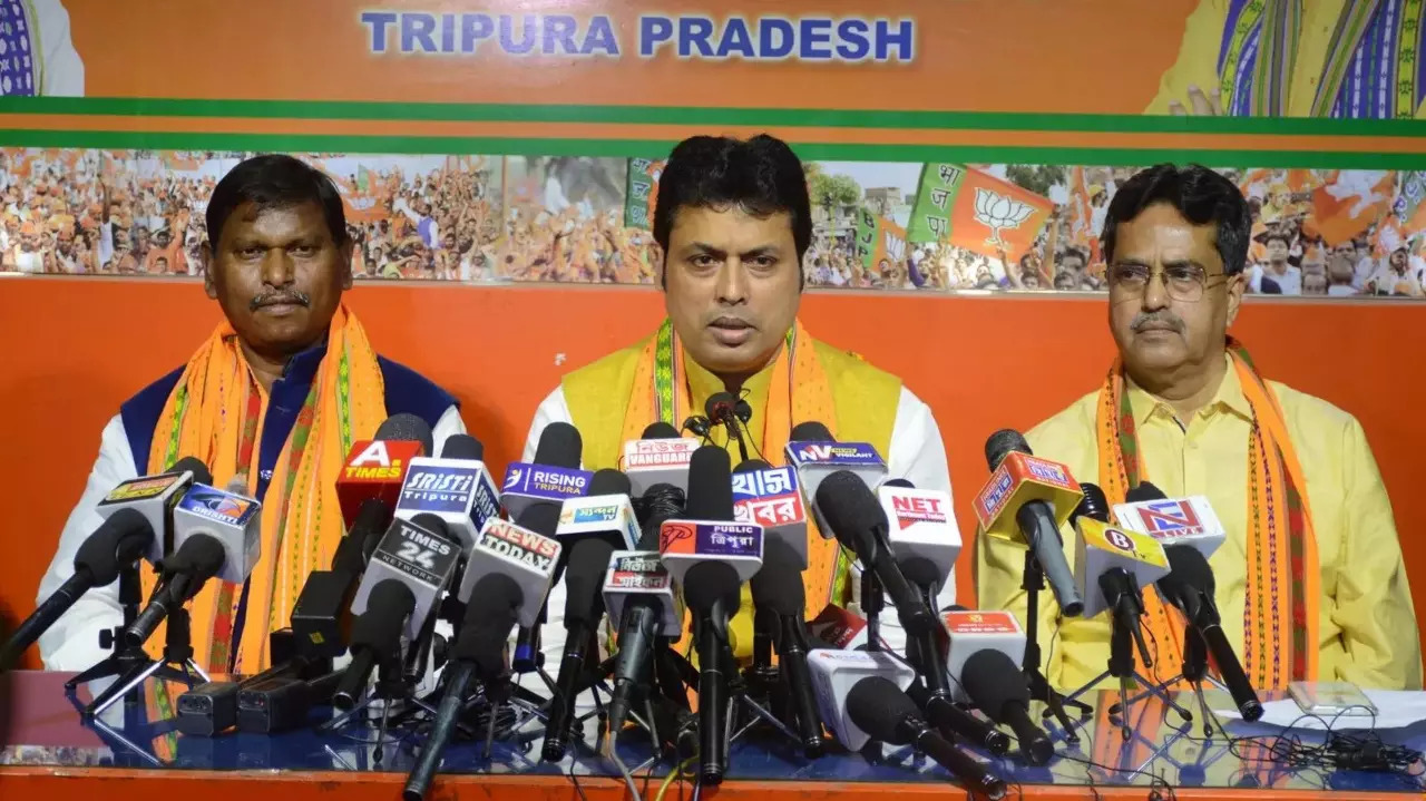 Biplab Kumar Deb: Biplab Kumar Deb resigns as Tripura CM, BJP ...