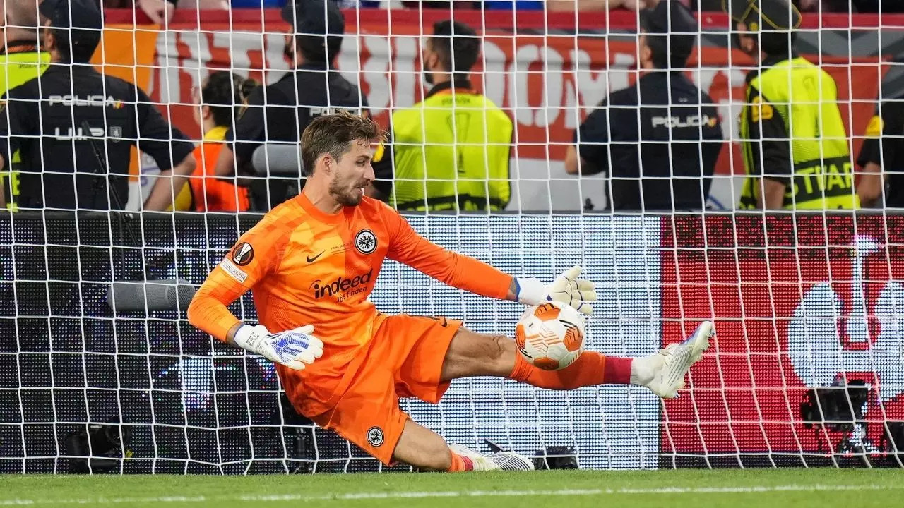 Kevin Trapp: Goalkeeper Kevin Trapp shines as Frankfurt lift Europa ...