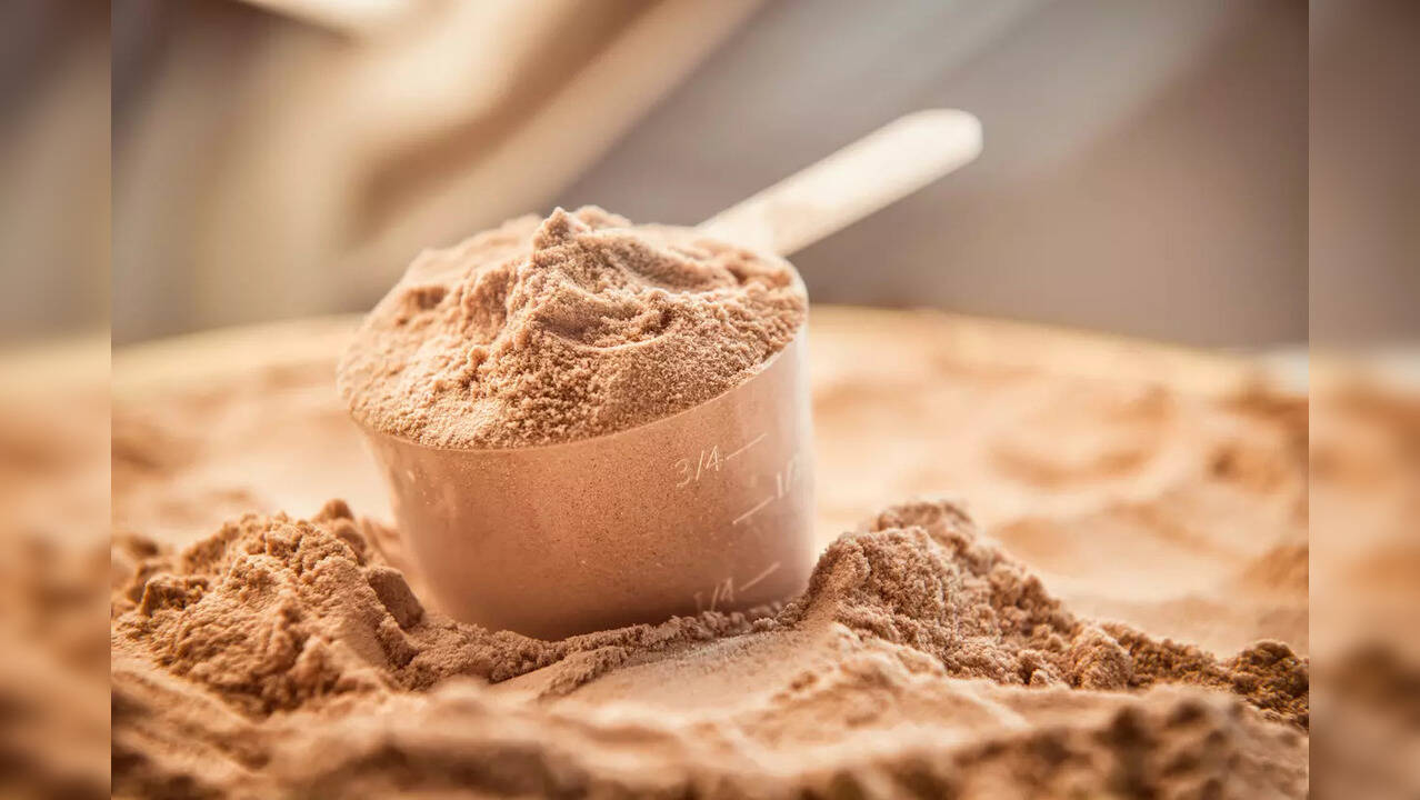 The hidden dangers of protein powders: Sugars, calories, toxins; warn ...