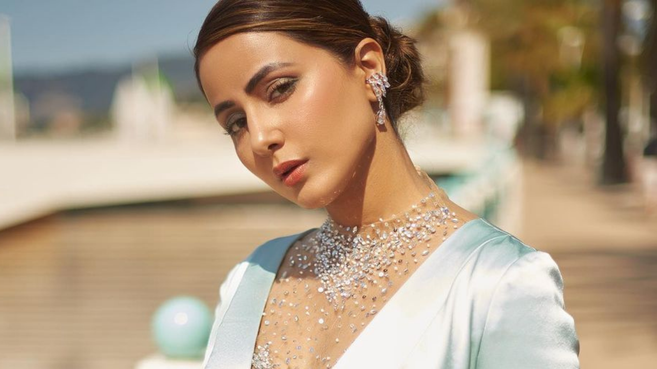 Hina Khan reminds us of princess Elsa as she rocks ice blue gown at ...