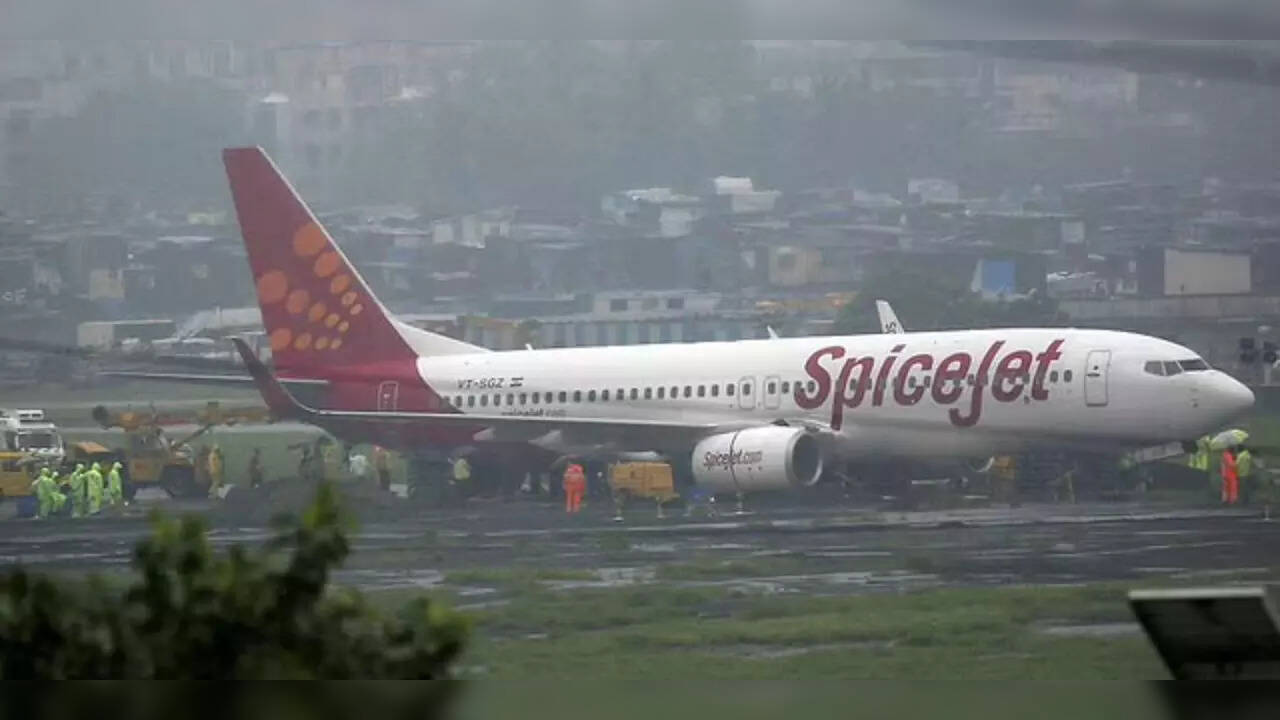Gorakhpur-bound SpiceJet flight returns to Mumbai after pilot observes ...