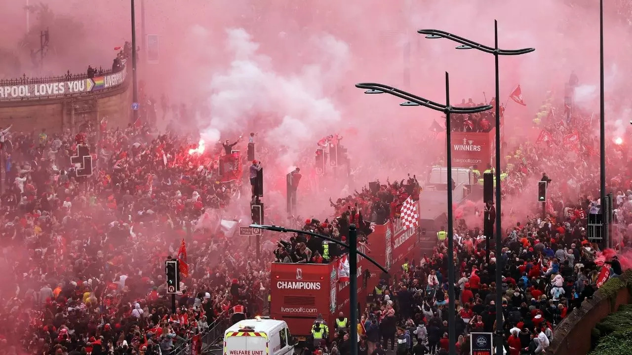 WATCH - Liverpool squad along with DJ Calvin Harris carry out parade ...