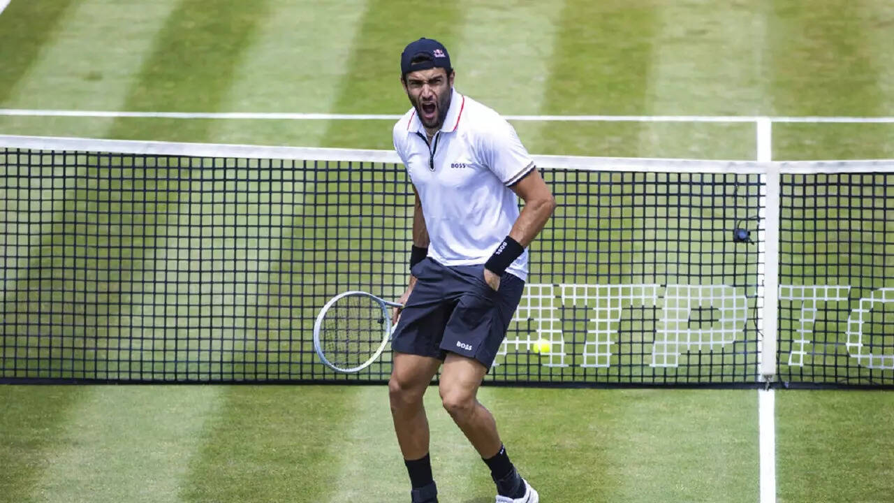 Matteo Berrettini defeats injury-hit Andy Murray for Stuttgart title ... Matteo Berrettini defeats injury-hit Andy Murray for Stuttgart title ...