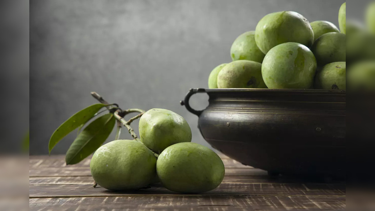 Why you should add raw mangoes to your diet: The delight of kachhi ...