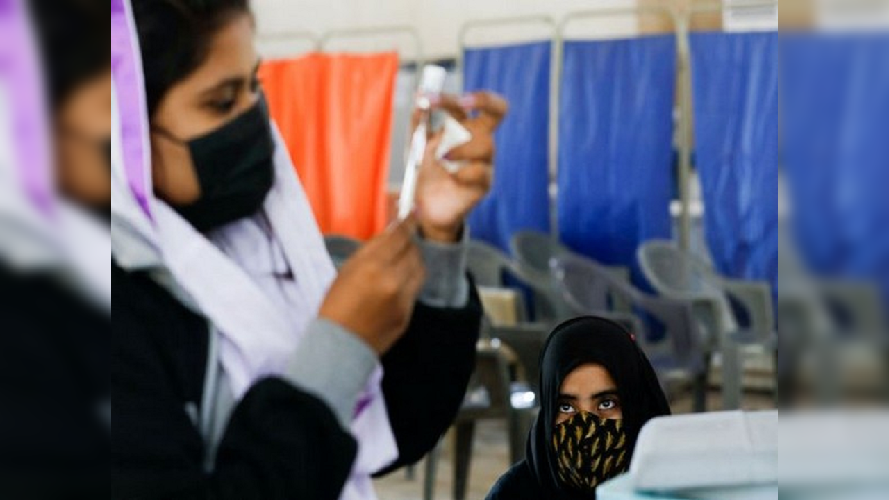 Pakistan: Masks return on domestic flights, as country shows major ...