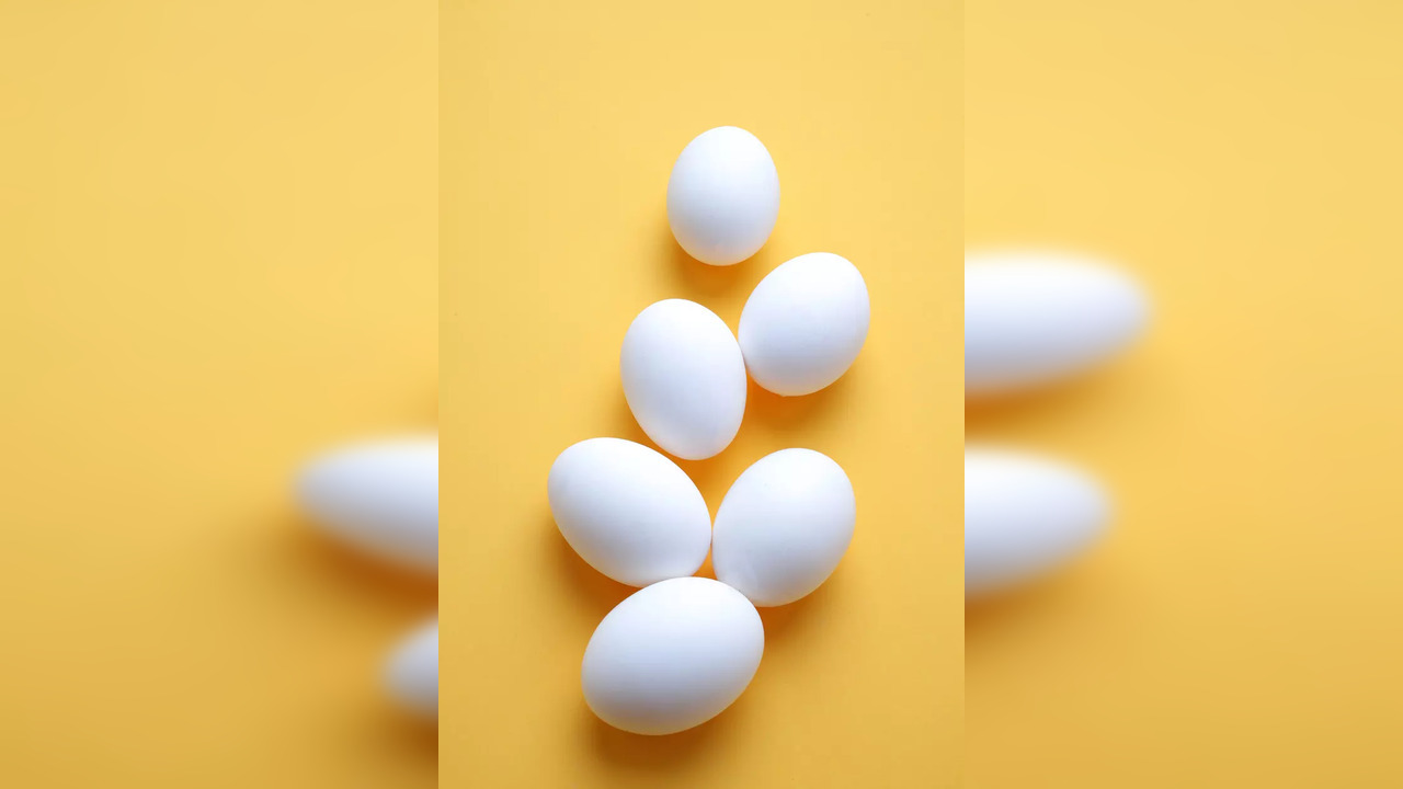 Are you eating eggs daily? This egg-ceptional superfood aids weight ...