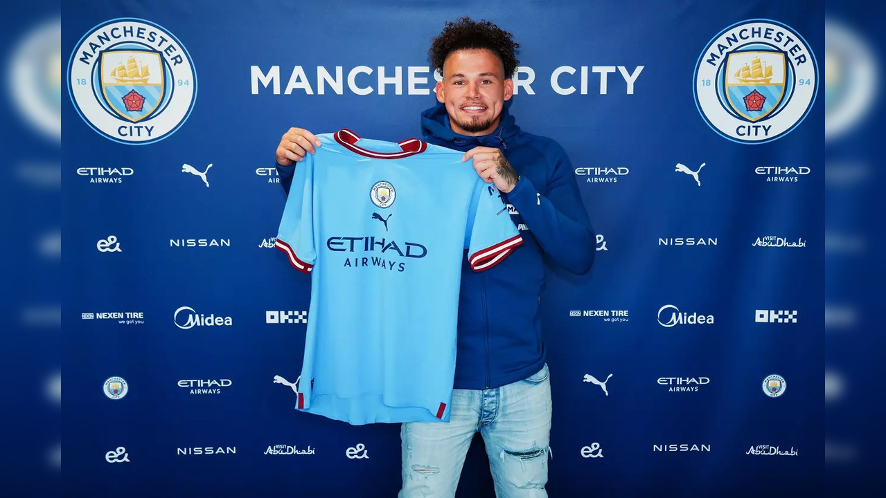 Manchester City sign midfielder Kalvin Phillips from Leeds United for £ ...