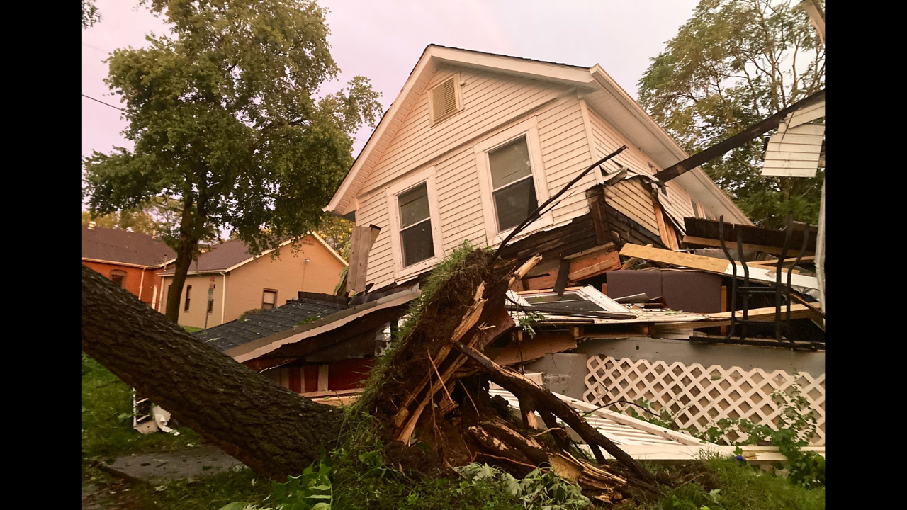 House splits into two during storm in US while a man was inside it ...