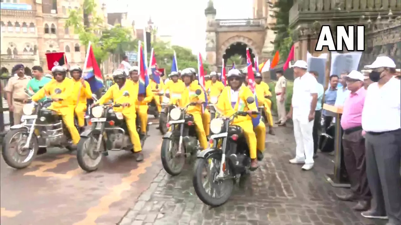 Central Railway flags off motorcycle rally from Mumbai to go to ...