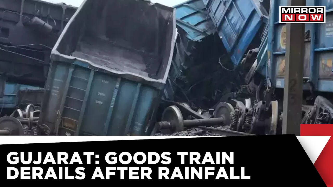 12 coaches of a goods train derailed; heavy damage to the railway ...