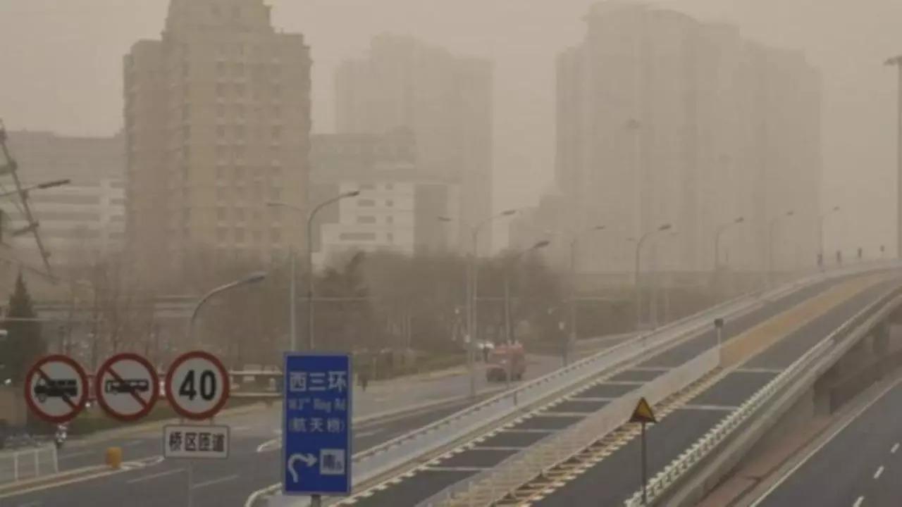 China Sandstorm: Watch: Massive sandstorm in Northwest China engulfs ...