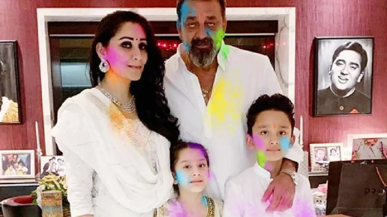 Inside photos of Sanjay Dutt’s luxurious multi-crore Pali Hill home ...