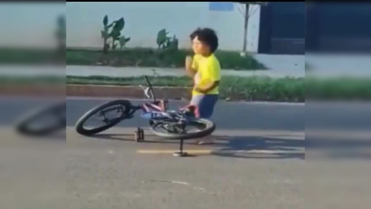 Viral video: Little boy dances after falling off bike, inspires people ...
