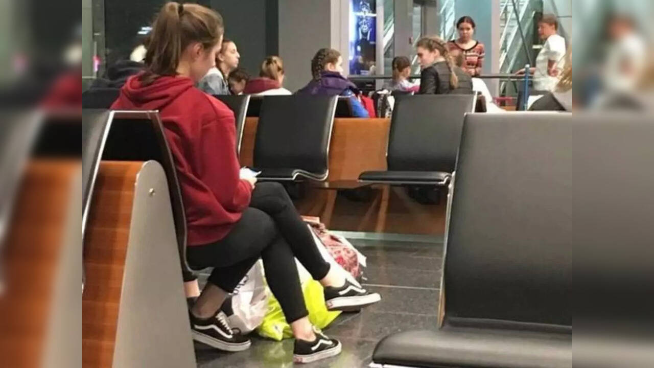 Optical illusion of woman with three legs needs a clear thinker to work ...