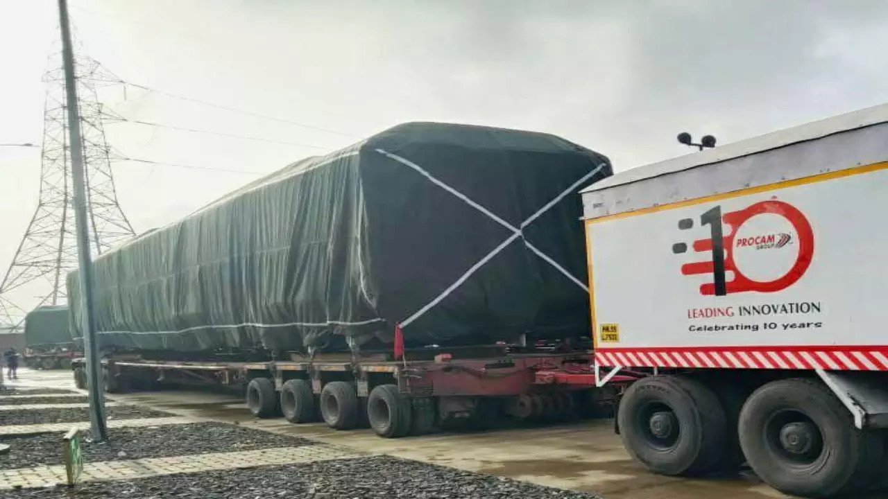Mumbai: Mumbai: First four coaches of eight-coach prototype train ...