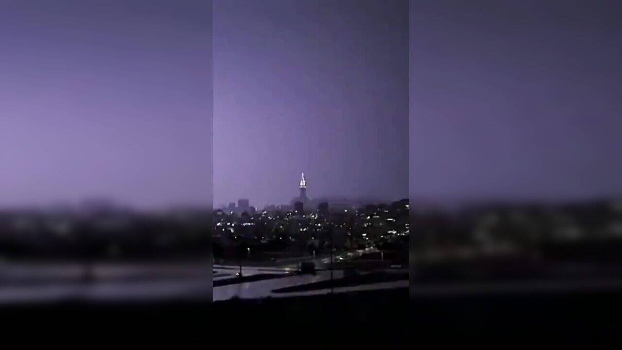 Viral video: Spectacular lightning strike in Mecca's clock tower stuns ...