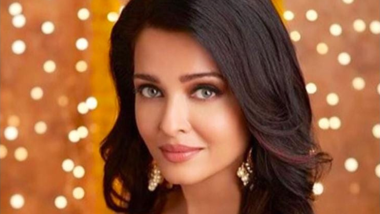 10 Aishwarya Rai anarkalis that are perfect for the upcoming festive ...