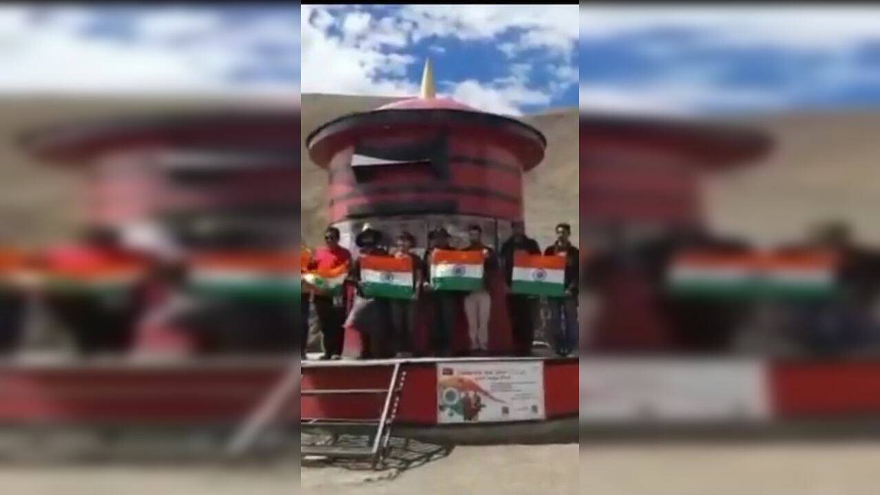 Viral video: World's highest post office hoists the Indian flag to ...