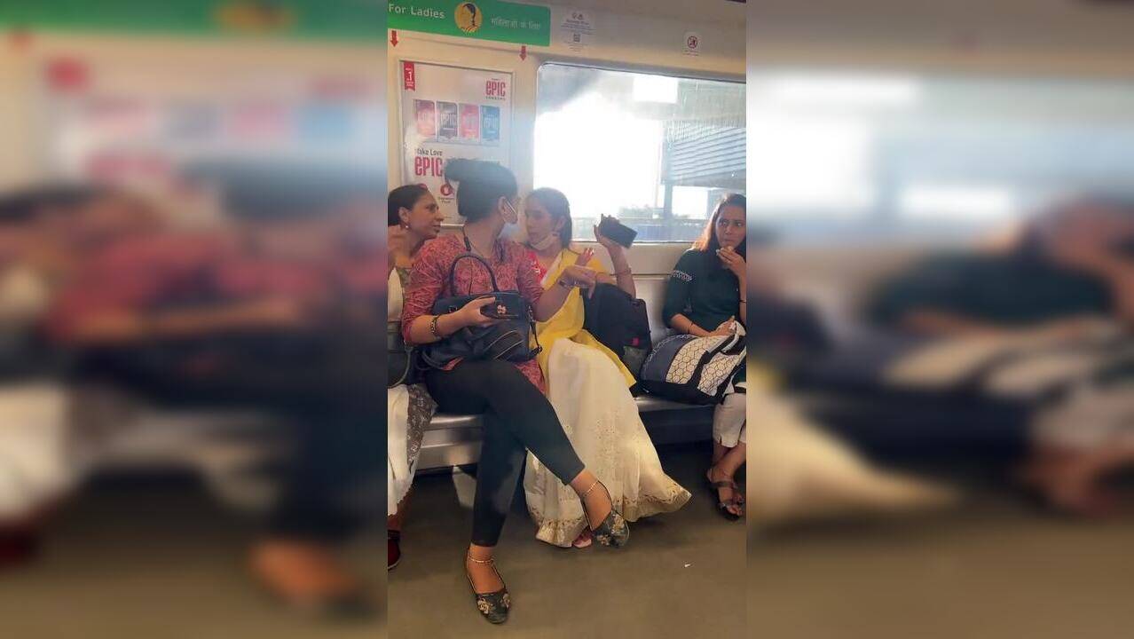 Viral: Two women seen fighting over Delhi Metro seat, clip 'entertains ...