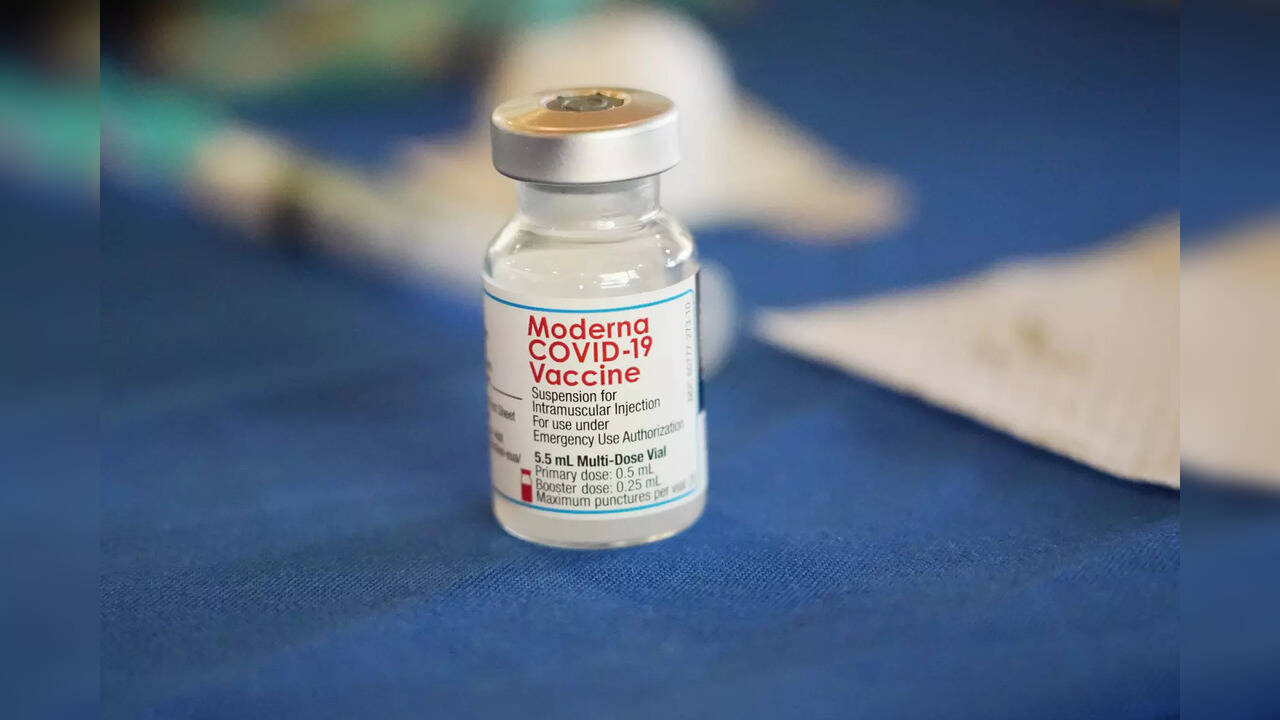 UK approves updated Moderna vaccine targeting Omicron variant