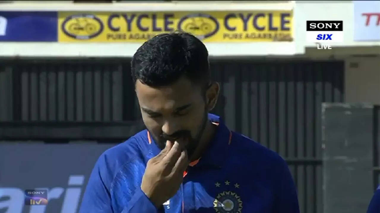 Fans react after video of Indian skipper KL Rahul removing chewing gum ...