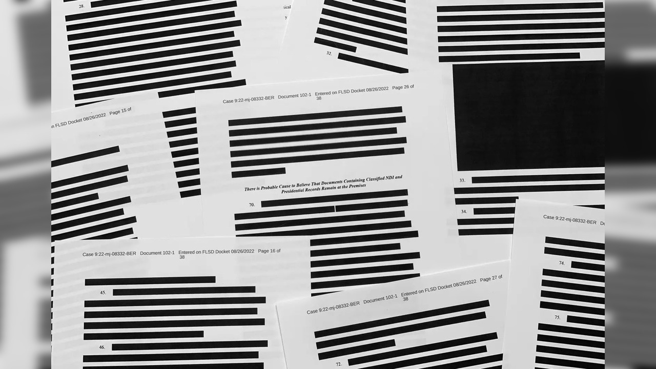 FBI: Trump mixed top secret docs with magazines, other items | World ...