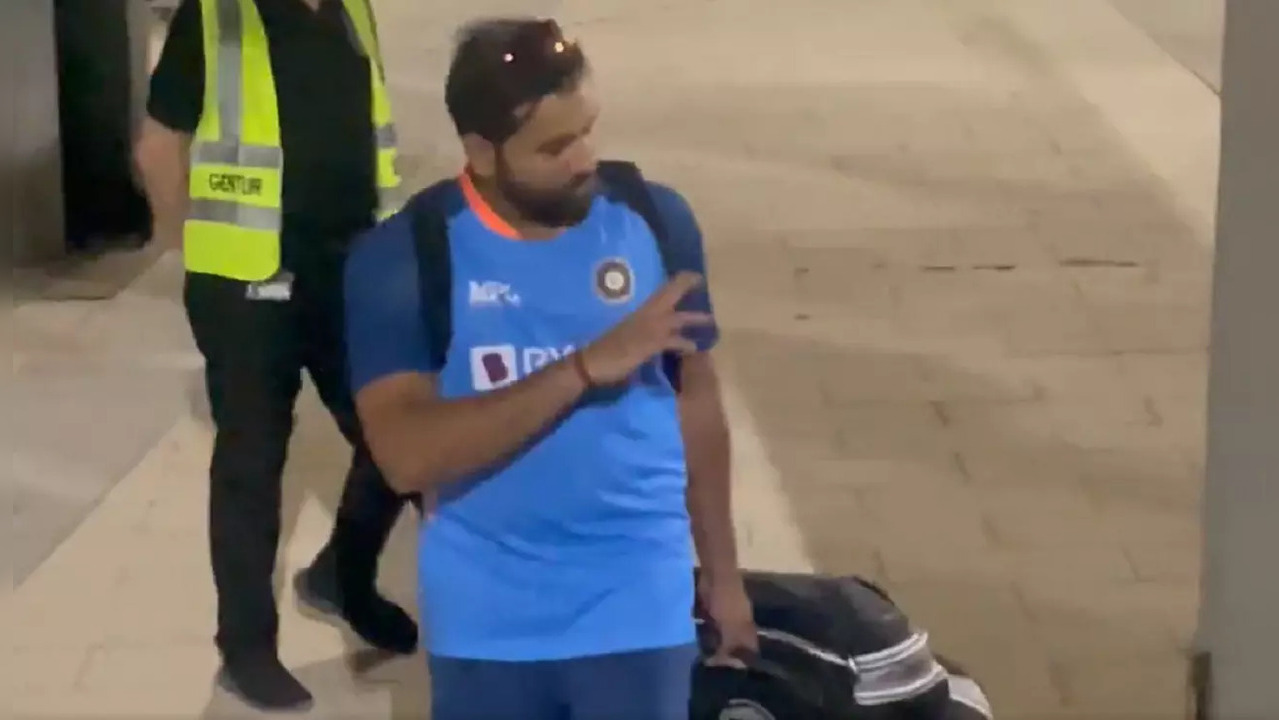 'Series toh khatam hone do bhai': Rohit Sharma epic reply to fan asking ...