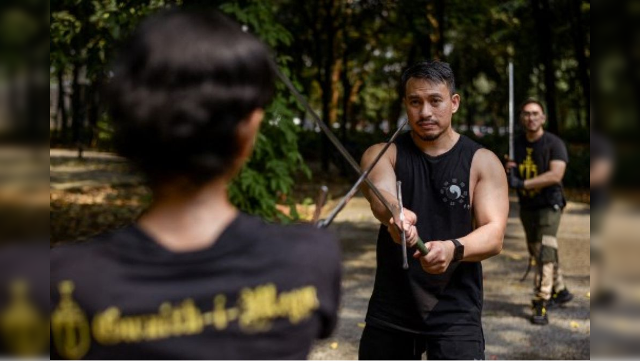 These Indonesian knights are keeping sword-fighting from medieval times ...