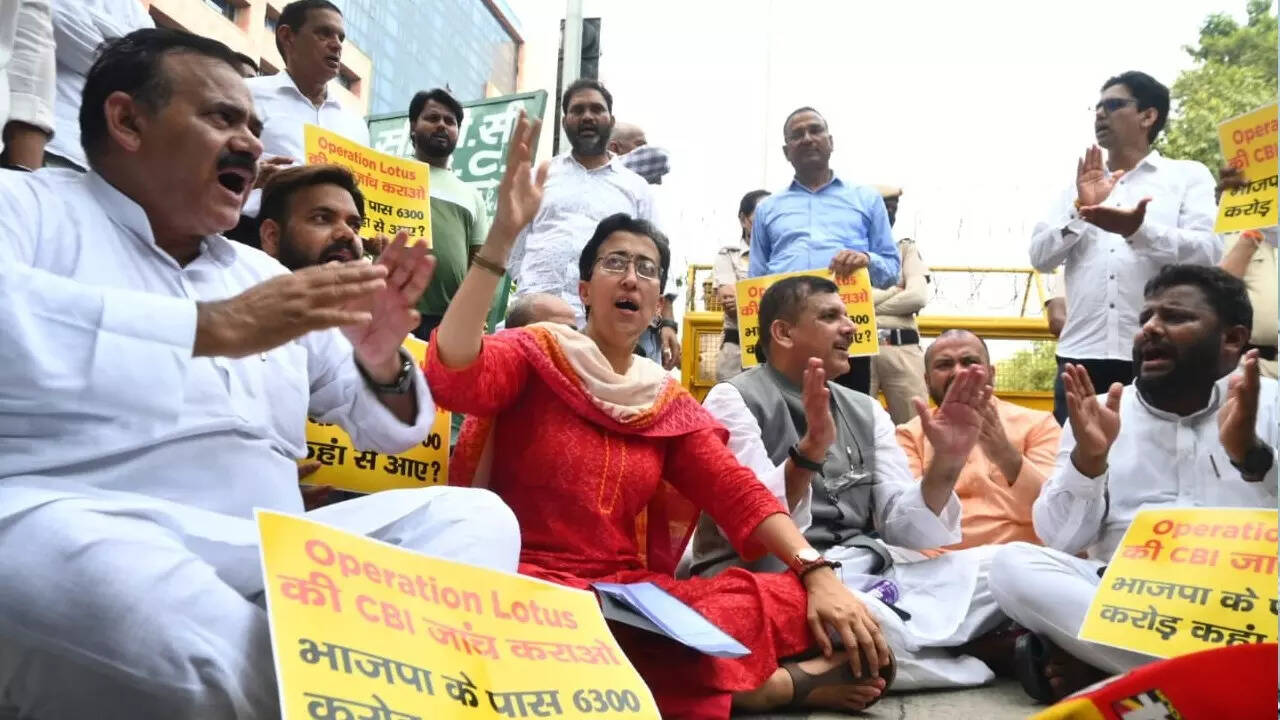 AAP takes fight against BJP’s ‘Operation Lotus’ to Rashtrapati Bhavan ...