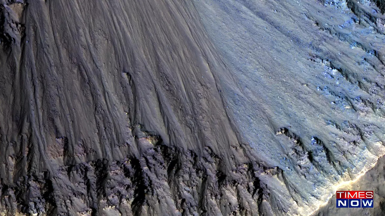 NASA's MRO spacecraft captures images of colored rocks in Mars crater ...