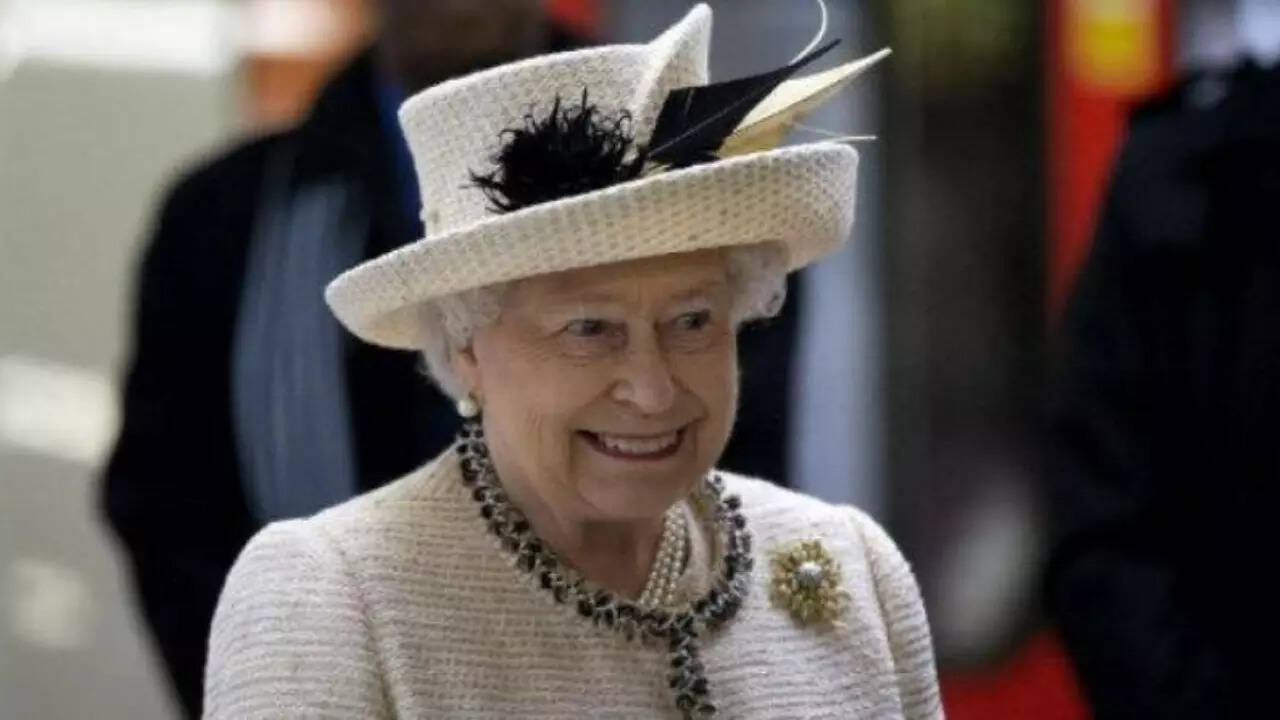 Abdication, divorce, racism: Queen Elizabeth's crises
