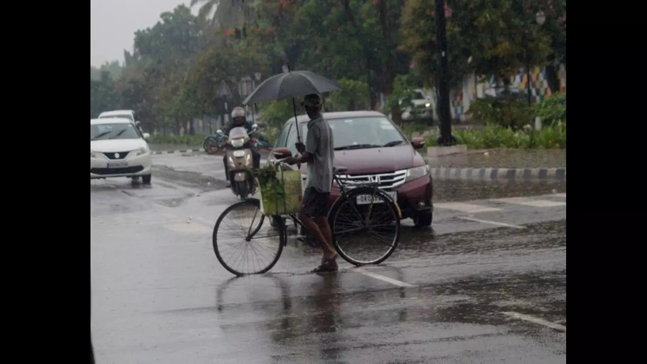 Heavy rains lash Maharashtra, trains halted due to water logging in Thane, temples inundated in ...