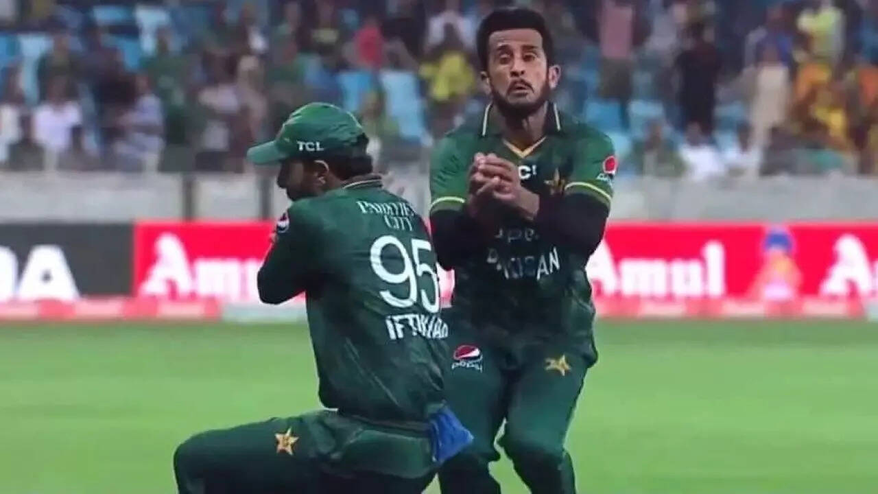 Watch: Hasan Ali's hilarious reaction as he holds onto a catch vs SL after avoiding collision ...