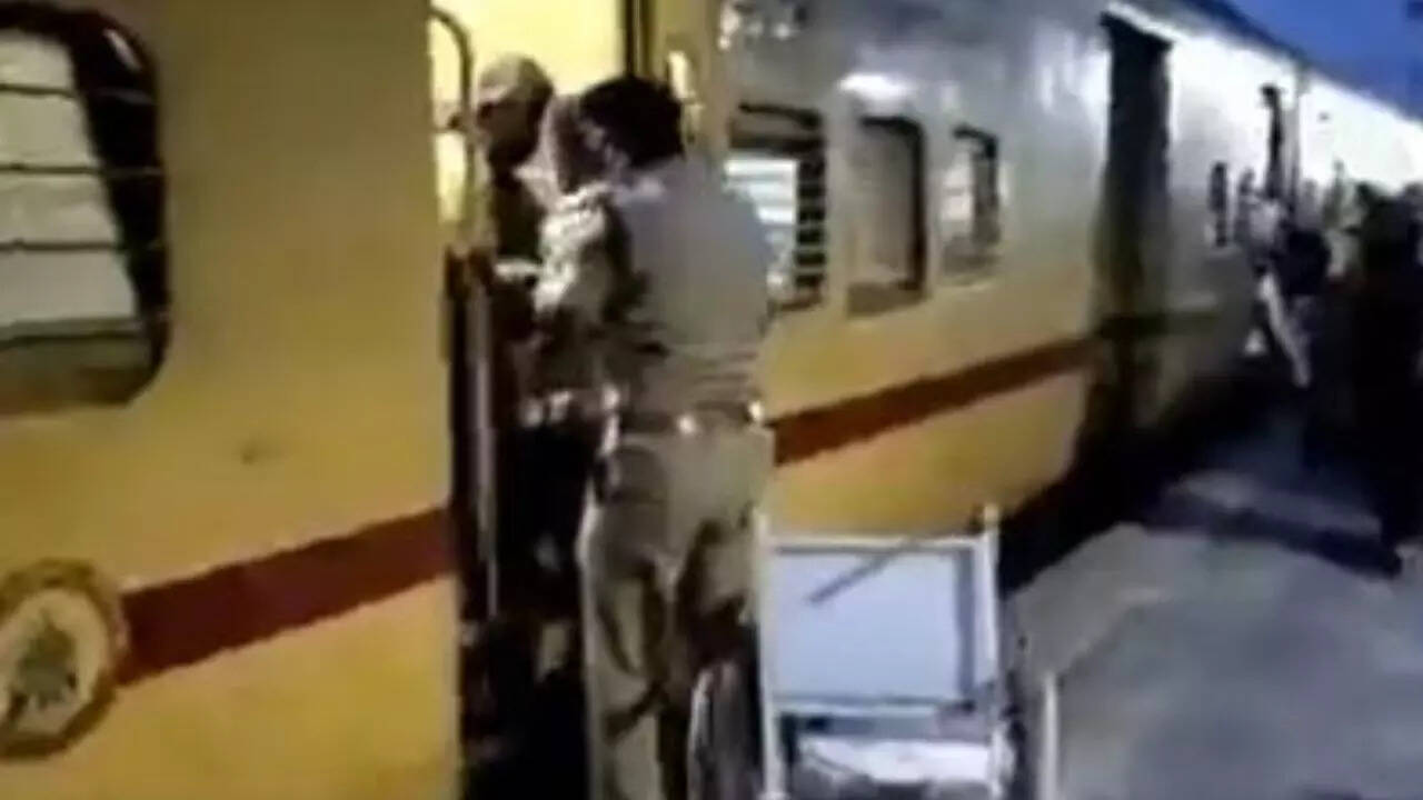 RPF officer helps specially-abled man get on a train in Tamil Nadu ...
