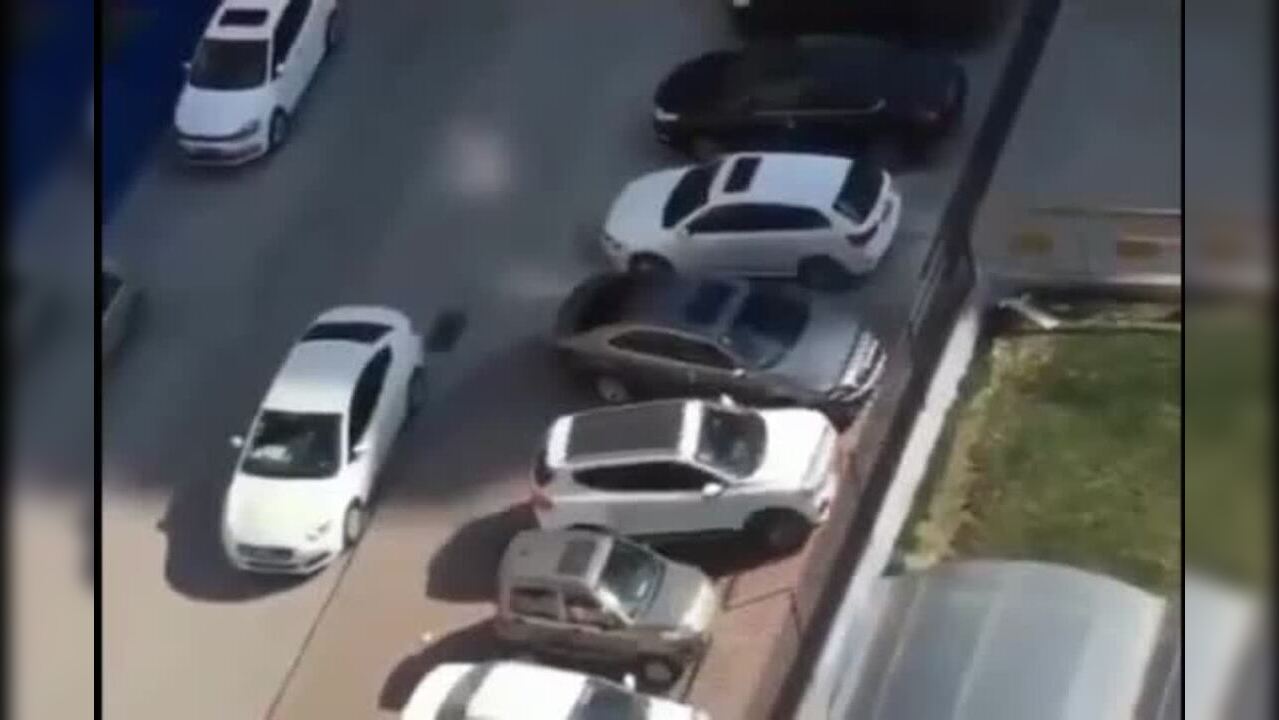 Viral video: Driver reverses car out of a tight parking spot without ...