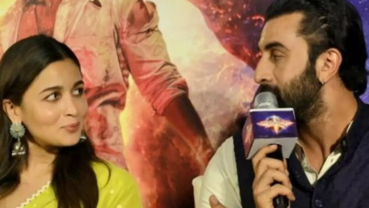 Alia Bhatt channels her inner Gangubai as she says 'Brahmastra chand hai', can you guess how ...