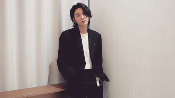 BTS star Suga amps up the oomph quotient in series of latest IG photos ...